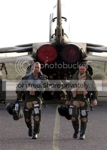 Modern Pilot's Flying Gear - Real Aviation - Britmodeller.com